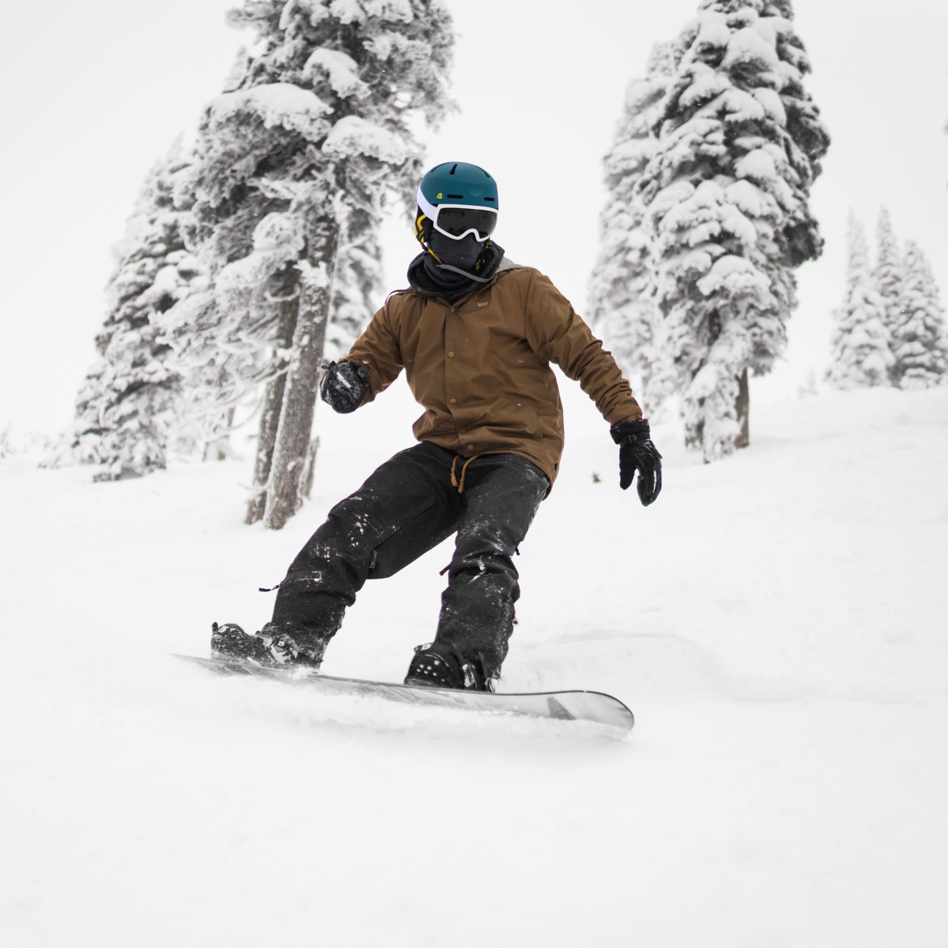 Snowboard Trip Packing List: 12 Things Not To Forget | retrospec